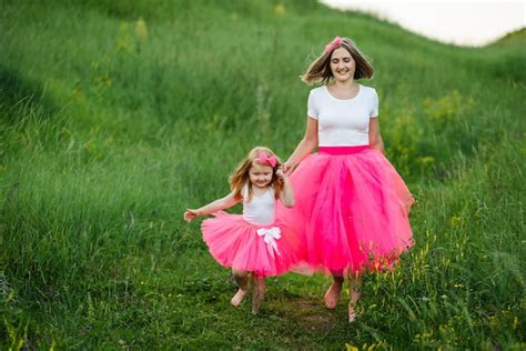 Premium Photo Young Mother With A Girl In The Park Young Beautiful Mom With Her Daughter In