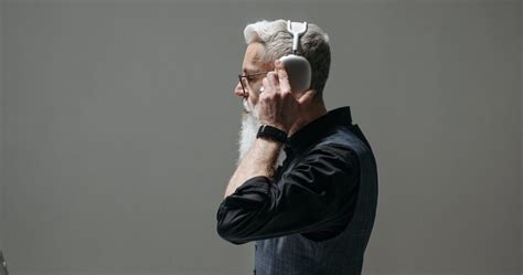 How To Put AirPods Max In Pairing Mode