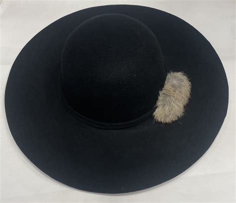 Филцова шапка с голяма периферия и с пухче Online Fashion Store Joli