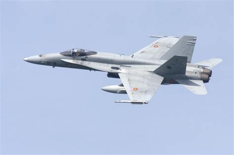 Винищувач F/A-18 розбився на авіаційній базі в Іспанії