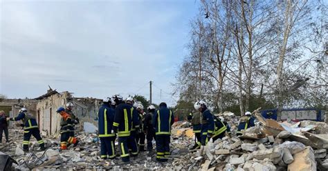 Армия РФ ударила ракетами по селу под Харьковом пострадали люди украинские власти