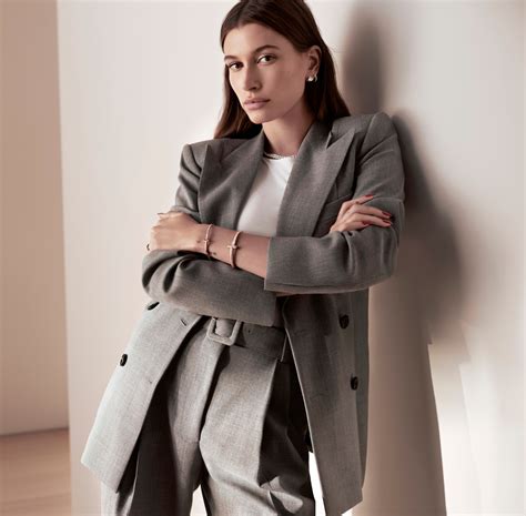 1100x1080 Hailey Baldwin 4k Model 1100x1080 Resolution Wallpaper Hd