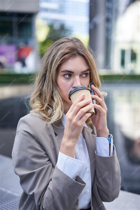Free Photo Portrait Of Beautiful Woman Talking On Mobile Phone And