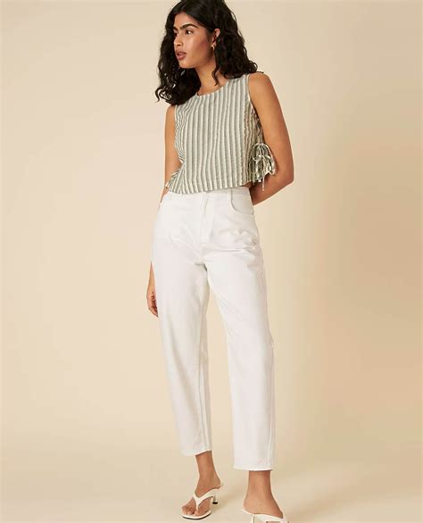 What To Wear With High Waisted Jeans Simply Be