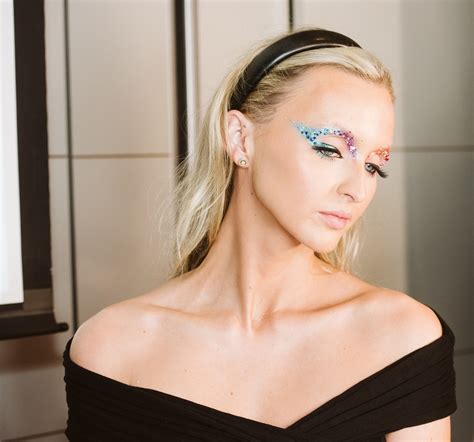 Pro Makeup Artists Share Secrets To Social Media Success At Makeup Con