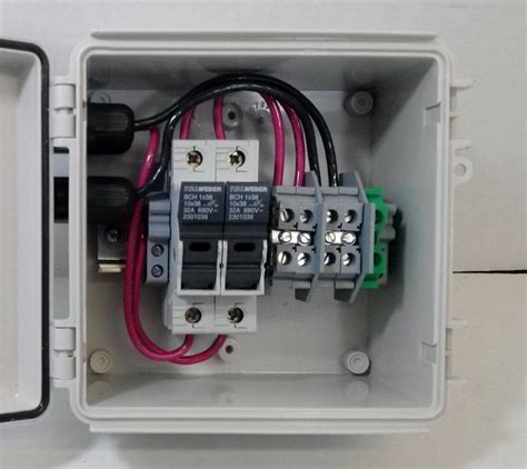 2 Or 3 String Pre Wired Compact Solar Power Combiner Box