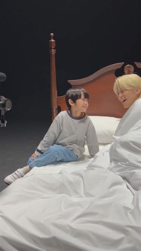 이정선김서하 엄마 ⠀⠀ 마크 형아 ️마크 어린 시절 서하 배역처럼 마크 형아같이 잘 자라줘야할텐데 서하 긴장할까봐 대화도 많이 해주시고 편하게 대해주신 덕분에