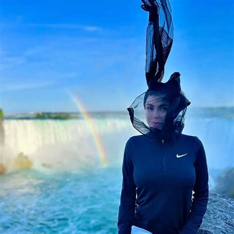 قاب امروز دیسیپلین شهربانو دختر سختکوش تکواندو و تلاطم آرام آزاده زارعی در آبشار نیگارا