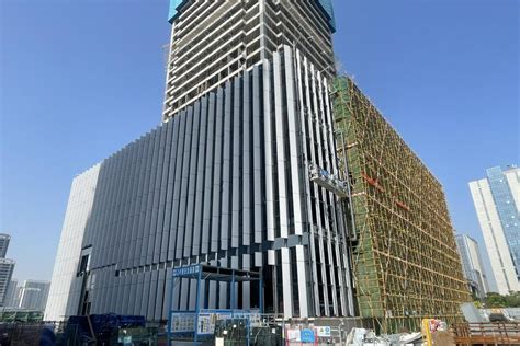 程工计日 如期而至——青岛上合幕墙项目2楼裙楼幕墙完美亮相中建深圳装饰有限公司