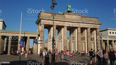 베를린의 유명한 랜드마크 브란덴부르크 토르라고 불리는 브란덴부르크 문 건물 외관에 대한 스톡 사진 및 기타 이미지 건물 외관