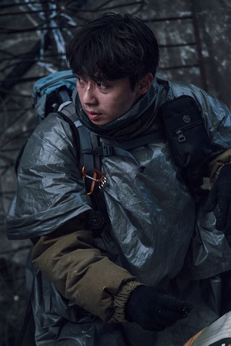 콘크리트 유토피아 이병헌·박서준·박보영 재난 생존자들의 모습