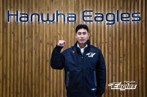 5강 경쟁 함께 달렸던 롯데와 한화2025년 이들은 반드시 가을에 가야한다