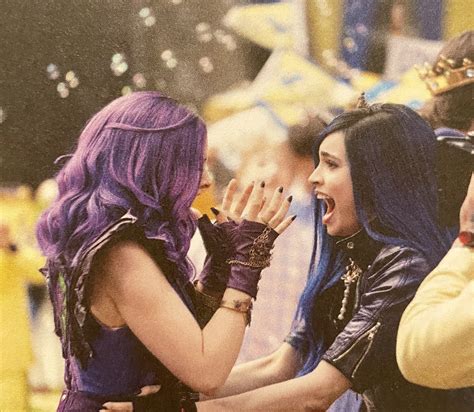 52 Mal And Evie Ideas Mal And Evie Evie Decendants