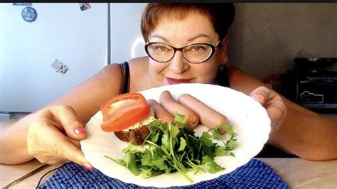 А НА ЗАТРАК СОСИСКИ И НЕ ТОЛЬКО ВОТ ЧТО ЗНАЧИТ БОРОДИНСКИЙ ВСЕ ТАКИ ВИНЕГРЕТУ БЫТЬ😉 МУКБАНГ