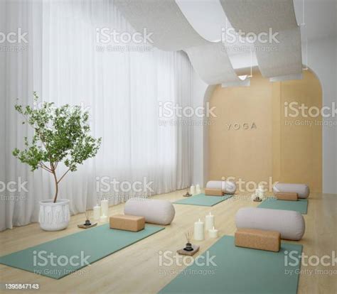 식물이있는 요가 룸의 요가 매트 향기로운 양초 및 흰색 커튼 배경3d 렌더링 요가 스튜디오에 대한 스톡 사진 및 기타 이미지 요가 스튜디오 요가 배경 주제 Istock