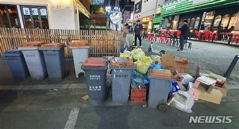 청주 번화가에 널브러진 음식물 쓰레기통악취에 벌레까지