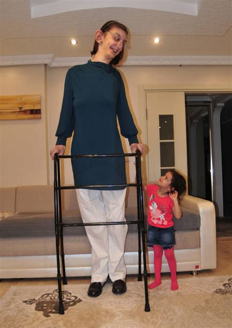 11 Of The Tallest People Ever And Their Tragic Stories