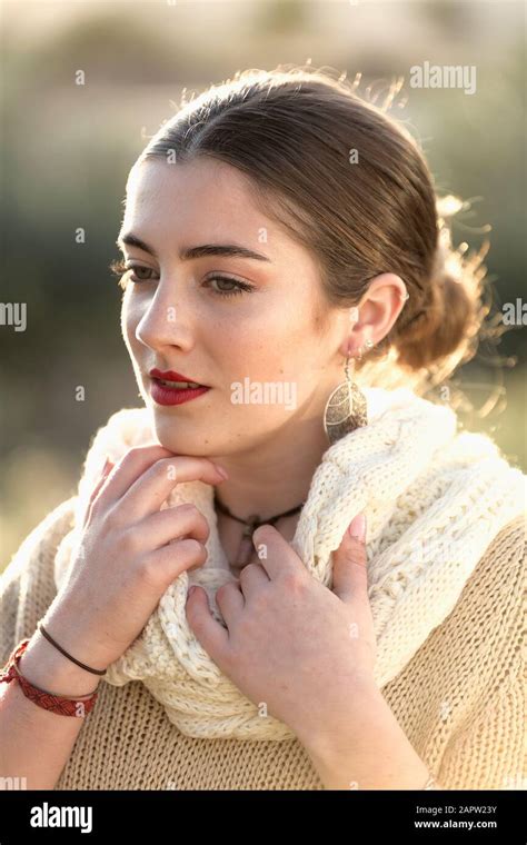 Belle jeune fille 18 ans Banque de photographies et dimages à haute