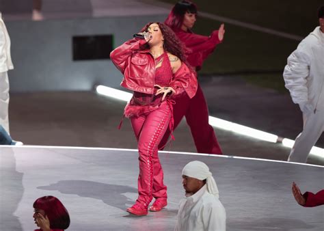 Sza Goes Red In Born X Raised Jacket For Super Bowl 2025 Halftime Show