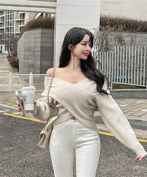 [8차재입고 꼭소장ෆ] 로미 X랩 니트탑 Kint 에이블리