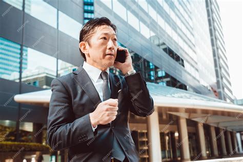 Premium Photo Japanese Businessman In Tokyo With Formal Business Suit