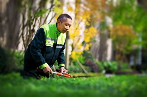 地产物业服务海报 400mmx265mm 编号001 花瓣网