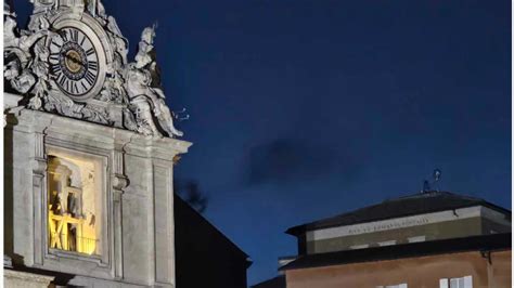 Черен дим над Сикстинската капела няма избран нов папа От деня БНР Новини