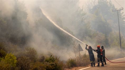 Гърция предлага безплатна почивка на туристите чиято ваканция бе прекъсната заради пожарите