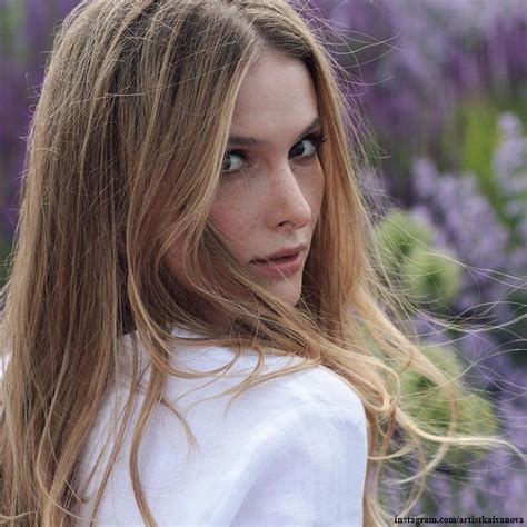 Светлана Иванова заваливает детей подарками