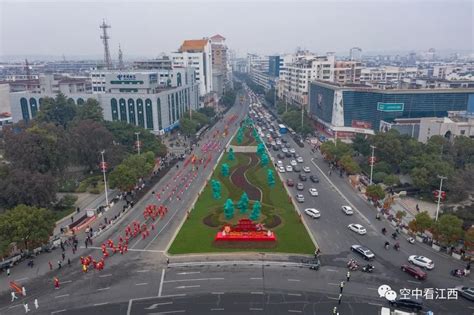 航拍江西赣州民俗“踩街”闹新春凤凰网江西凤凰网