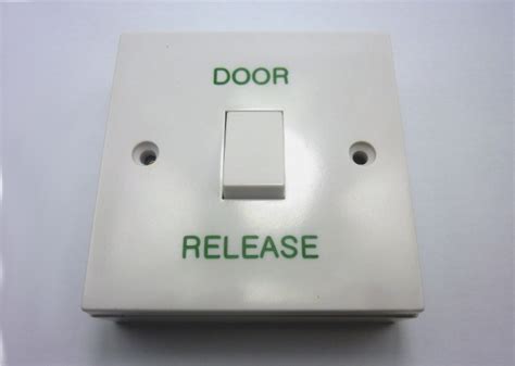 DOOR RELEASE SWITCH