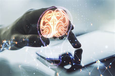 전구와 인간의 두뇌 일러스트레이션과 배경에 디지털 태블릿을 손가락으로 클릭하는 창의적인 아이디어 개념 신경망 및 기계 학습 개념 다중 노출 인공지능에 대한 스톡 사진 및