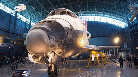Space Shuttle Discovery At Udvar Hazy Center Smithsonian Editorial Stock Image Image Of