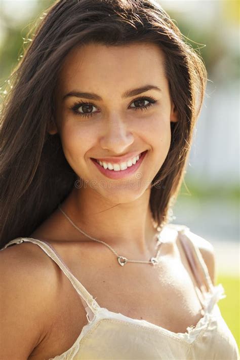 Belle Jeune Femme Photo Stock Image Du Yeux Oriental