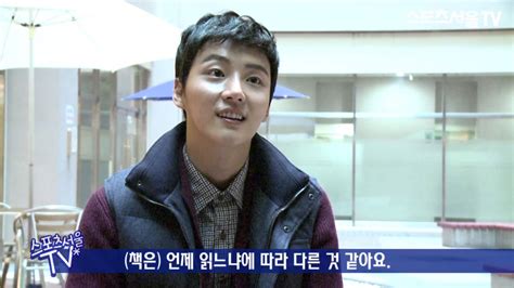 휴양지에서 책 읽는 남자 윤시윤 남들은 이해 못해 Youtube