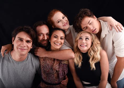 Lili Reinhart Cheryl Blossom Fred Andrews Archie Andrews Riverdale Luke Perry Veronica
