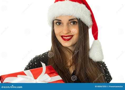 Девушка в шляпе Santa с красной подарочной коробкой Стоковое Изображение изображение