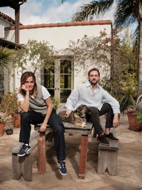 Emma Watson Confesó Que En Su Infancia Su Padre Le Daba Vino