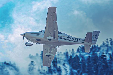 Single Engine Excellence A Look Into The Cirrus Sr20