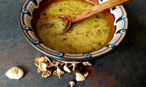 Гъбена супа със сушени челядинки