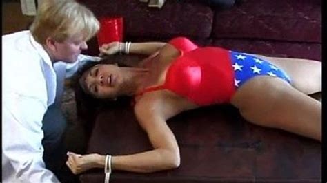Hp 261 Wonder Womyn Vs The Mad Scientist Standard Hollywoods