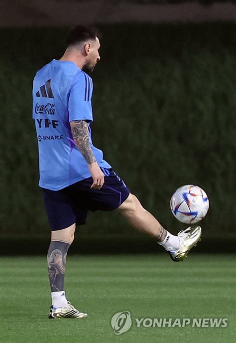 공 다루는 리오넬 메시 연합뉴스 공 다루는 리오넬 메시 연합뉴스