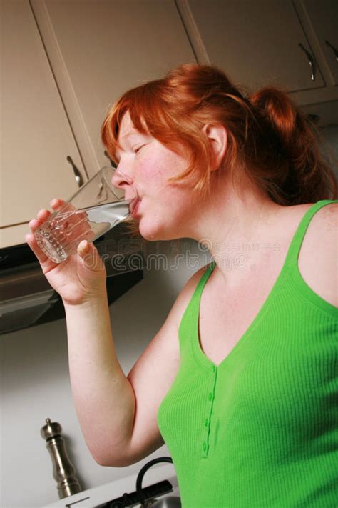 白种人高清图片 饮用水 饮用水图片免费下载 5144737440 千图网pro