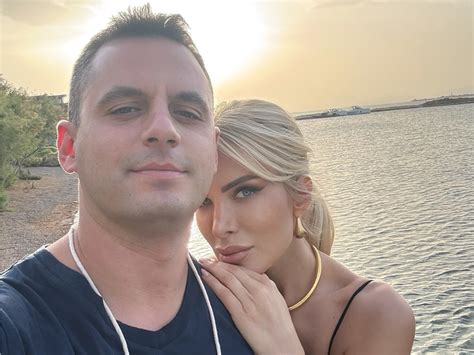 Κατερίνα Καινούργιου Παναγιώτης Κουτσουμπής Στην Πάρο για το τριήμερο του Αγίου Πνεύματος Η