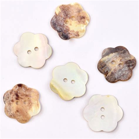 Shell Button Daisy Natural Shine Trimmings Fabrics