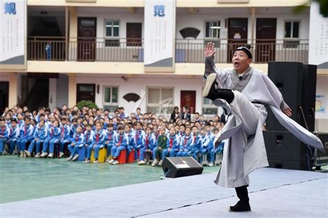 河北邯郸：戏曲进校园 国粹润童心 人民图片网