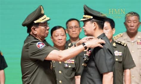 សម្តេចពិជ័យសេនា ទៀ បាញ់ អញ្ជើញ បំពាក់ឋានន្តរស័ក្តិថ្នាក់ «នាយឧត្តមសេនីយ៍ ជាផ្លូវការជូនលោកបណ្ឌិត