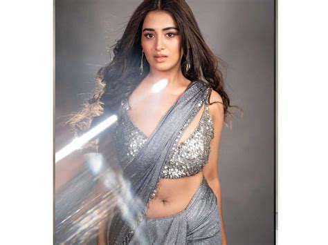 Rashi Singhs Sassy Hot Stills Telugu Cinema