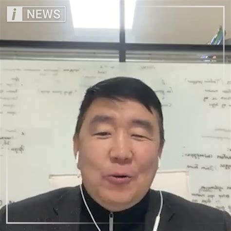 Д Мөнх Эрдэнэ Хүний хал нь гаднаа хайр нь дотроо гэж би намайг дагаж явж байгаа залуучууддаа