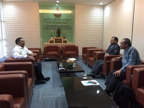 วันที่ 23 กรกฎาคม 2363 เวลา 13 30 น ผู้ช่วยศาสตราจารย์ ดร อัสมัน แตอาลี ผู้อำนวยการสถาบันฮาลาล